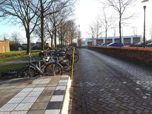 Verzoek geen fietsen op de busbaan Kriekemeet te plaatsen | Dorpsvisie ...